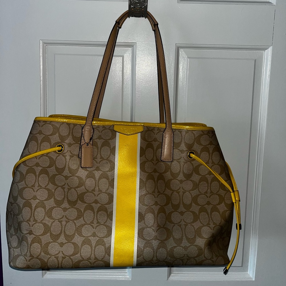 Coach Logo Leather Purse Tan And Yellow Great Purse O… - Gem